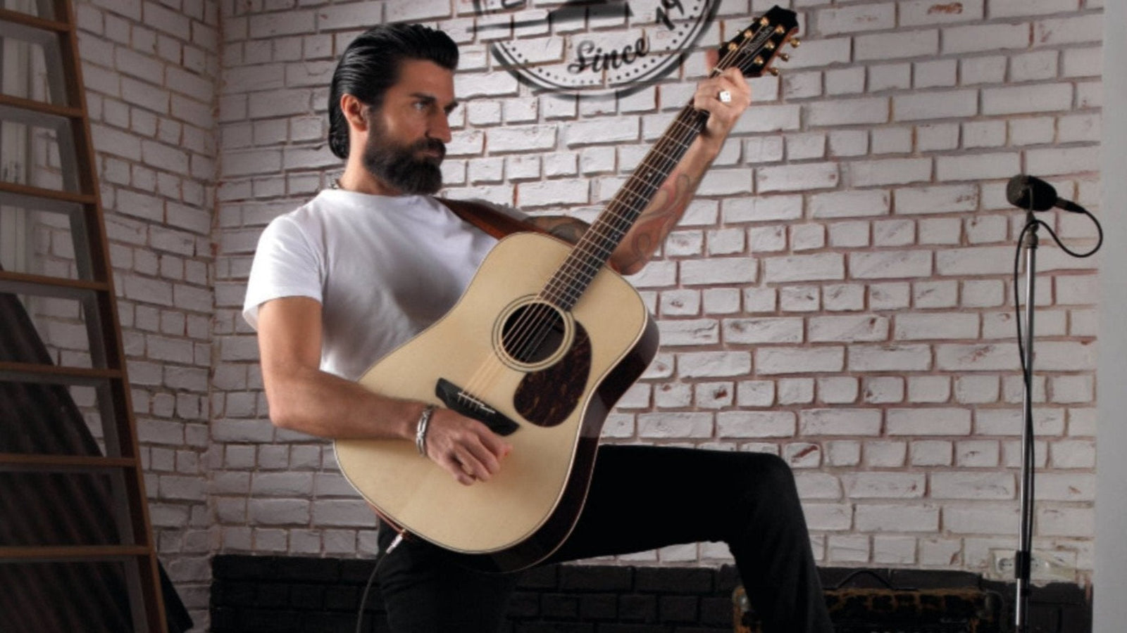 Acoustic & Semi-Acoustic-Alhambra Guitarras